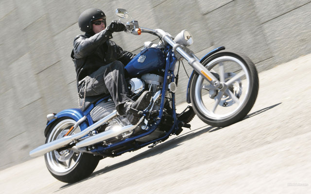 Harley Davidson Bikes: 2009 Harley Davidson FXCW Rocker