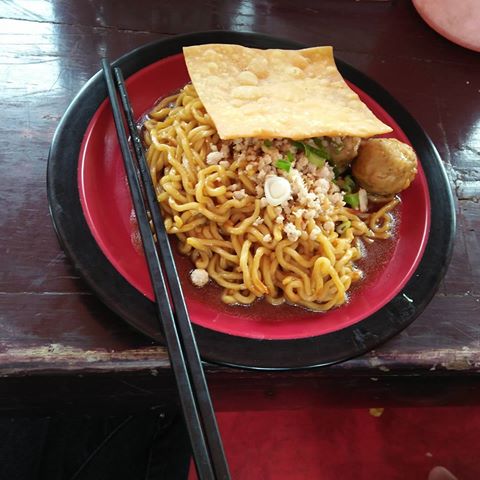 √ Makan Mie Jago di Amellia Café, Kesesi