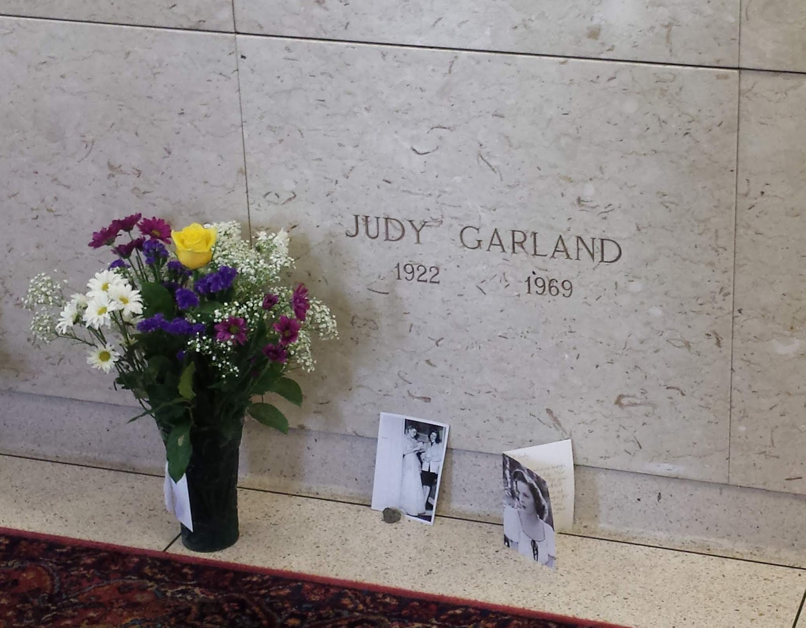 Six Feet Under Hollywood: Judy Garland: The Woman Who Had Two Graves!