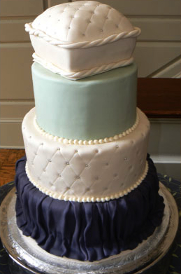 OohLaLa cakes: Multi-layered cake with tufted decoration