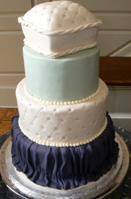 OohLaLa cakes: Multi-layered cake with tufted decoration