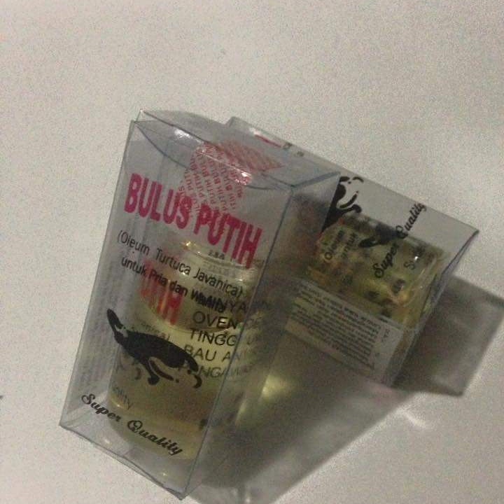 Menjual bermacam-macam cream pemutih wajah: Minyak bulus putih