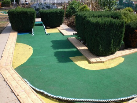 The Ham and Egger Files: Miniature Golf at the North Shore Holiday ...