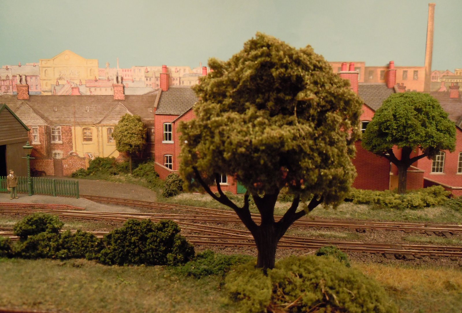 Michael's Model Railways: More greenery ...