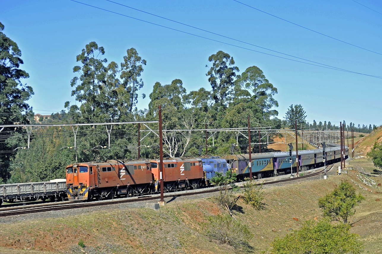 SAR CONNECTA: E1417 / E1321 & Shosholoza Meyl (Trans Natal) about to ...