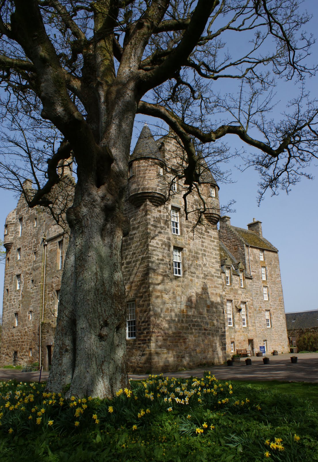 Tour Scotland: Tour Scotland Photographs Kellie Castle 10th April