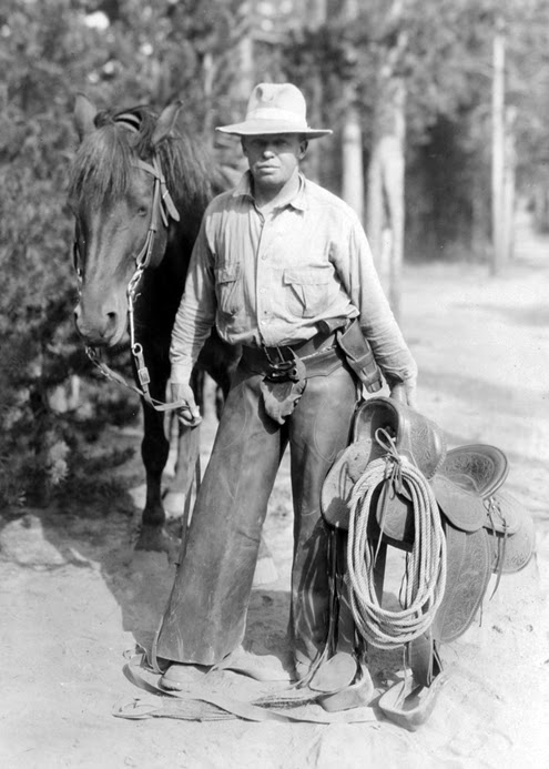 Elaine Watson: Photos from Robert Limbert Collection now online