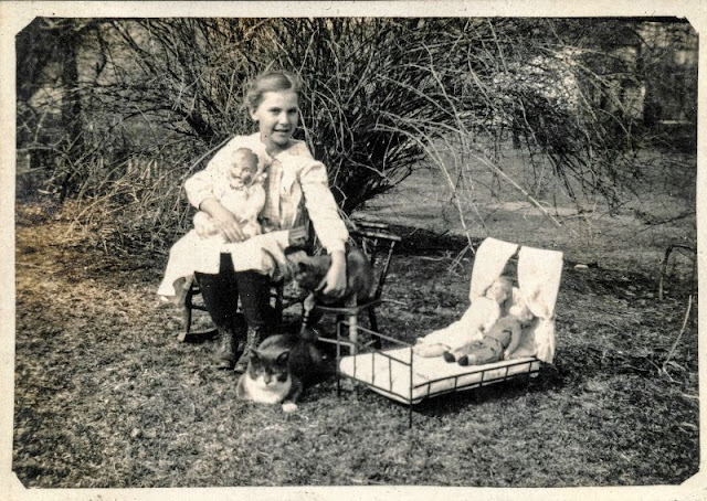 45 Old Photos That Capture Lovely Moment of Children That May Recall ...