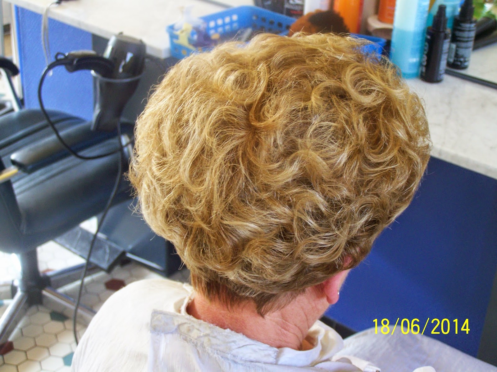 BENEDICTE COIFFURE MIXTE: Modele de coiffure Femme , style Mise en Plis