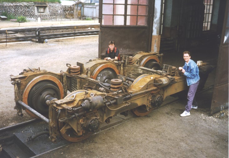 KOMPONEN UTAMA LOKOMOTIF DIESEL: KOMPONEN UTAMA LOKOMOTIF DIESEL