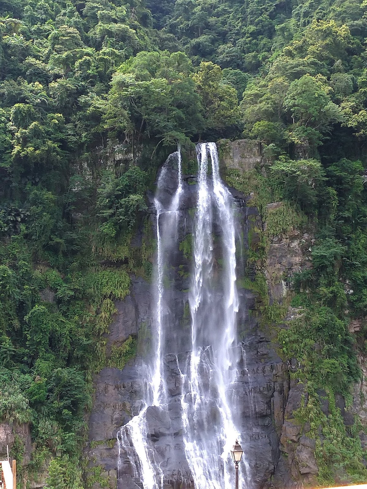 Wulai Waterfall and Cable Car 烏來瀑布和空中纜車