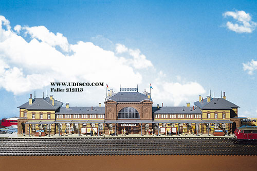French Model Railway: Faller model railway buildings