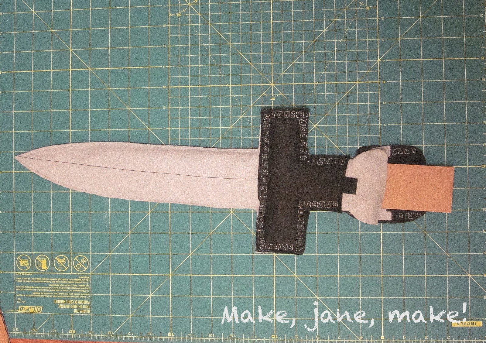 Make, Jane, make!: DIY Hallowe'en: Felt and Cardboard Sword Tutorial