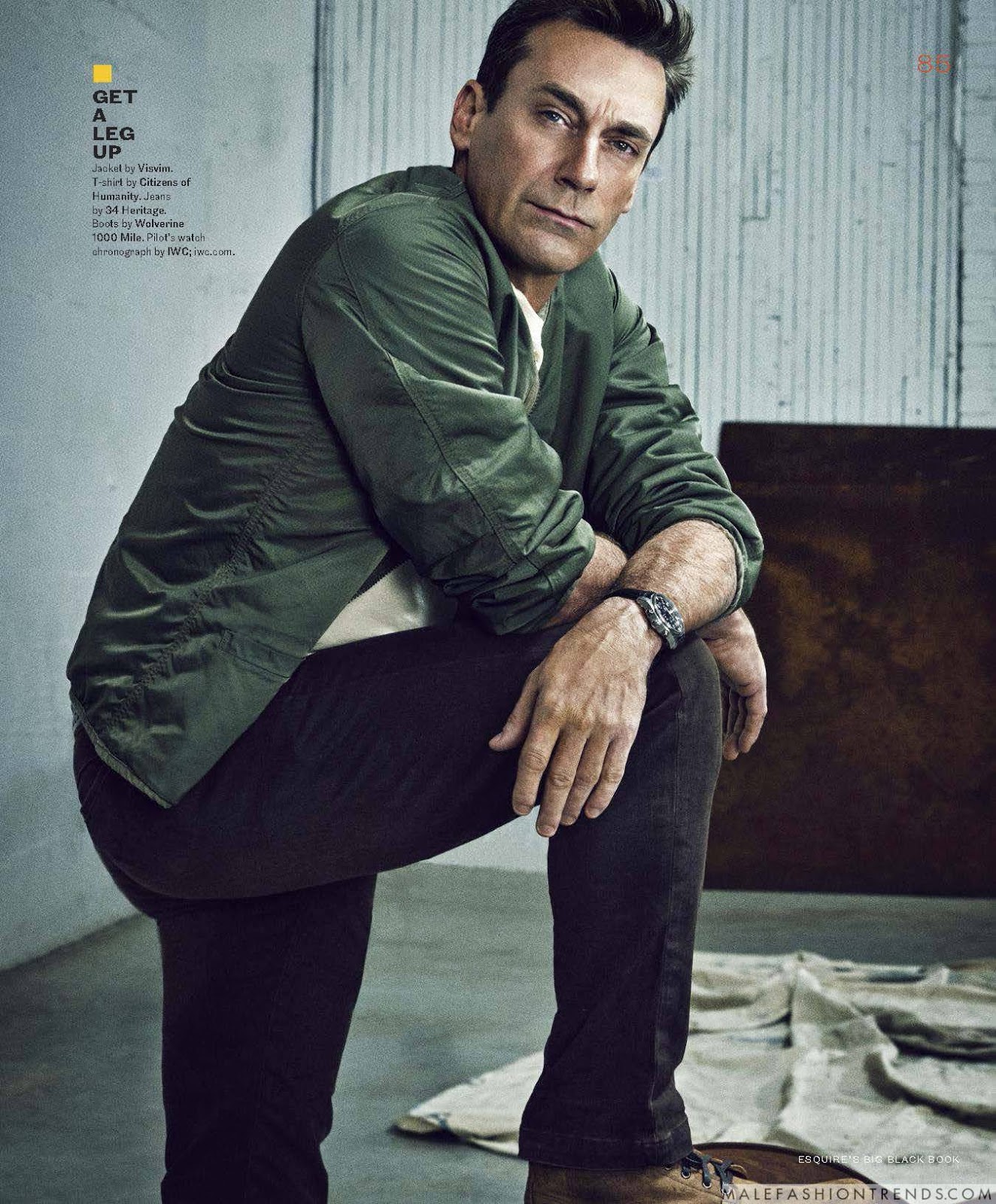 Jon Hamm para Esquire Big Black Book por Marc Hom