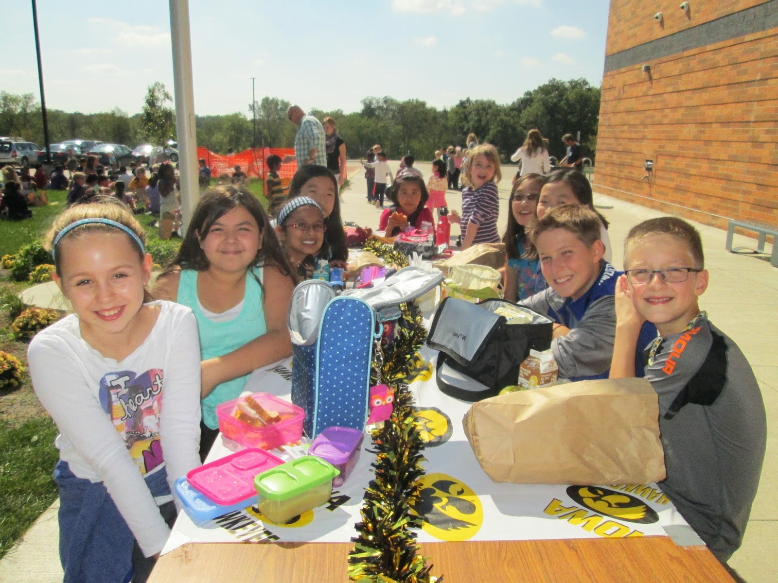 Borlaug Elementary School: Picnic on the Lawn