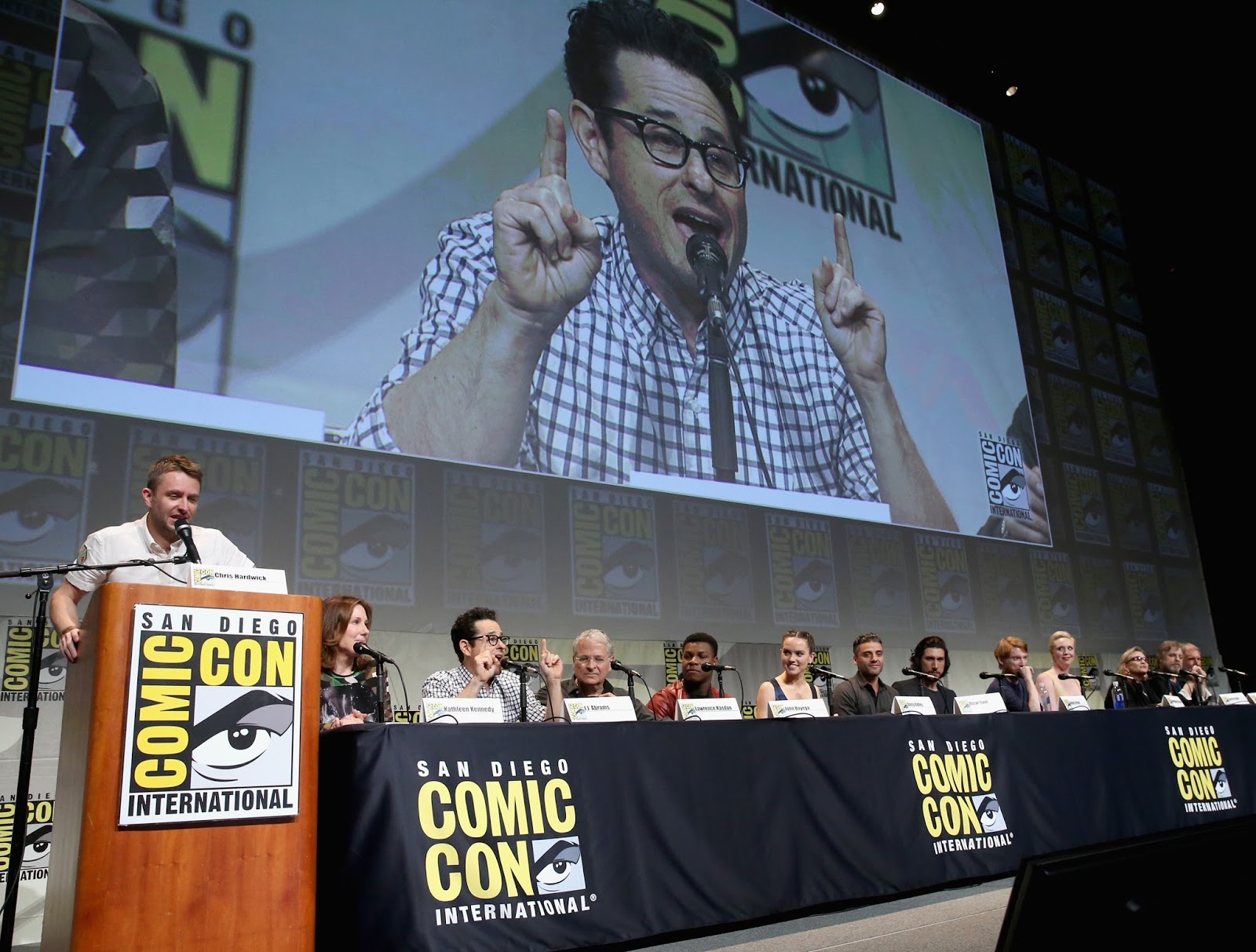 crazy4film: STAR WARS VII: BTS-Video und Bilder von der Comic-Con 2015