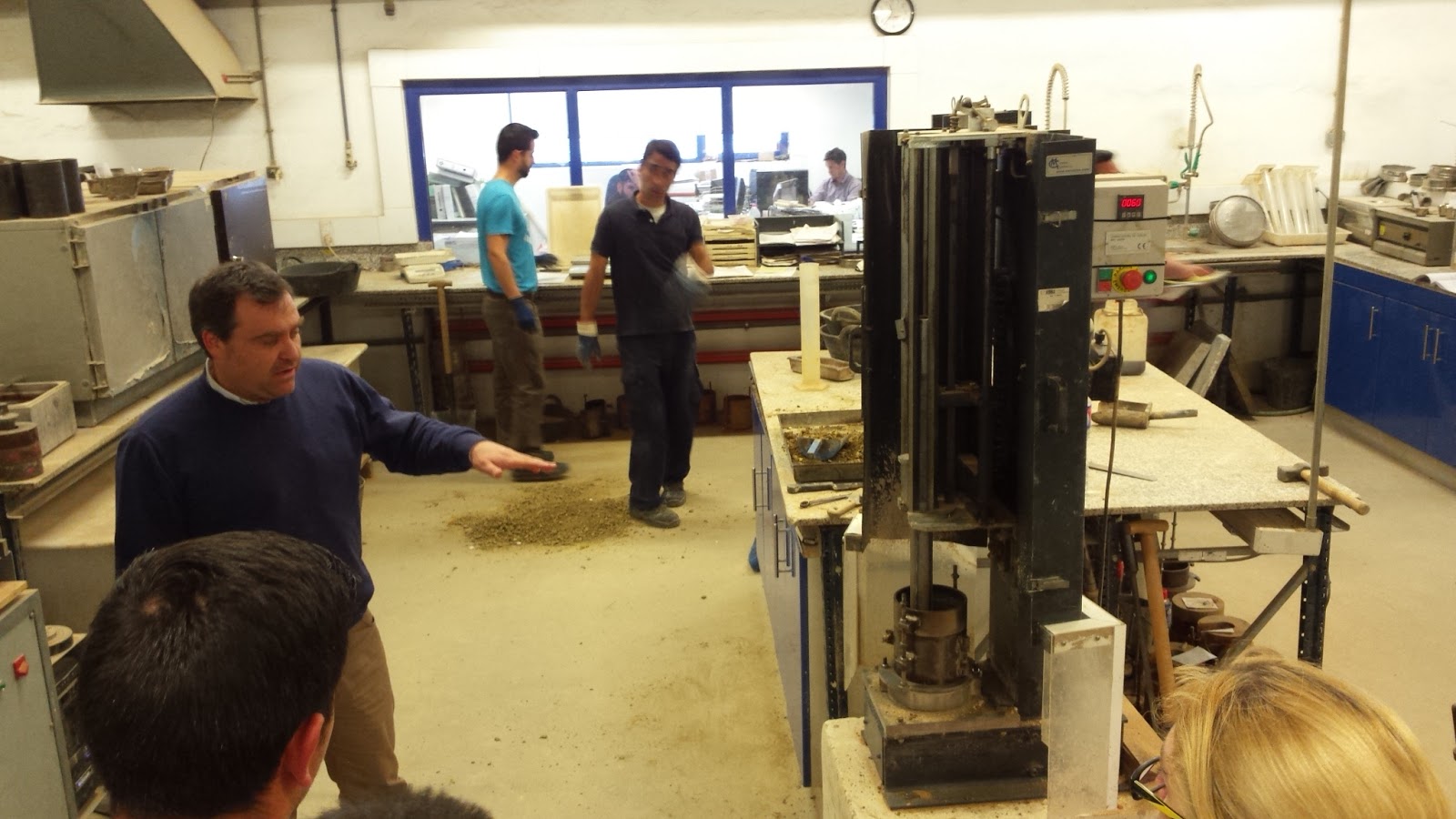 Departamento de Edificación: Visita al laboratorio de CEMOSA, marzo 2016
