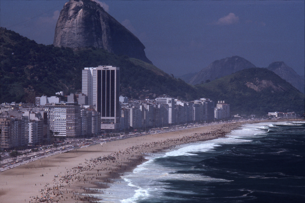 Stunning Color Pictures of the Daily Life at the Rio Beaches in the ...