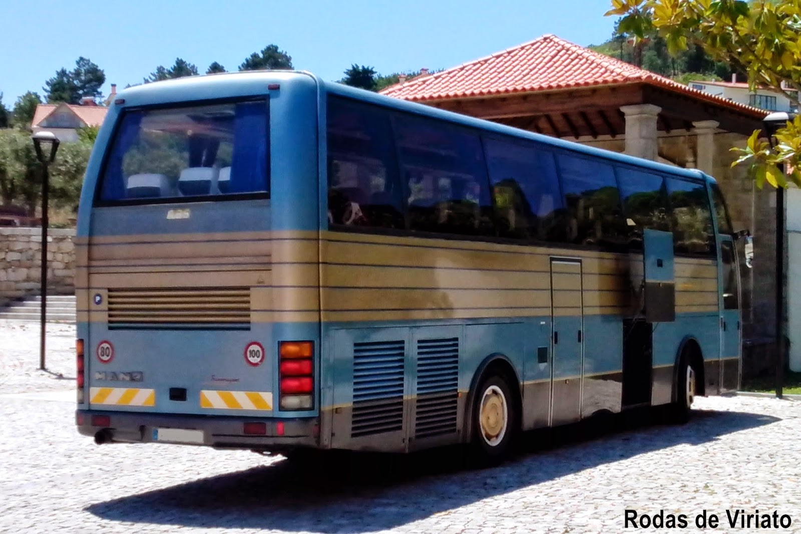 Autocarro Salvador Caetano Delta com chassis MAN