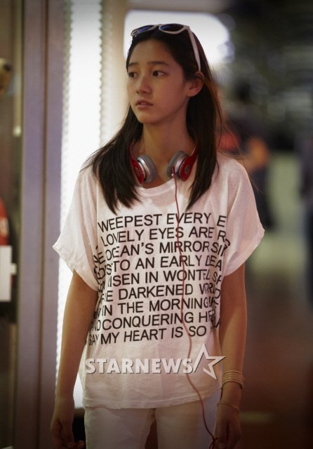 T-ARA: T-ara's 9th member, Dani, spotted at a Movie Theater