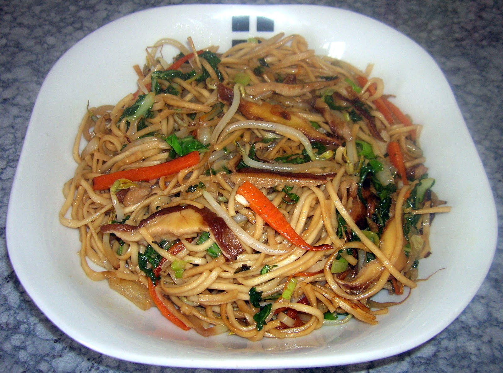 Veganasia: Chow Mein de Verdura
