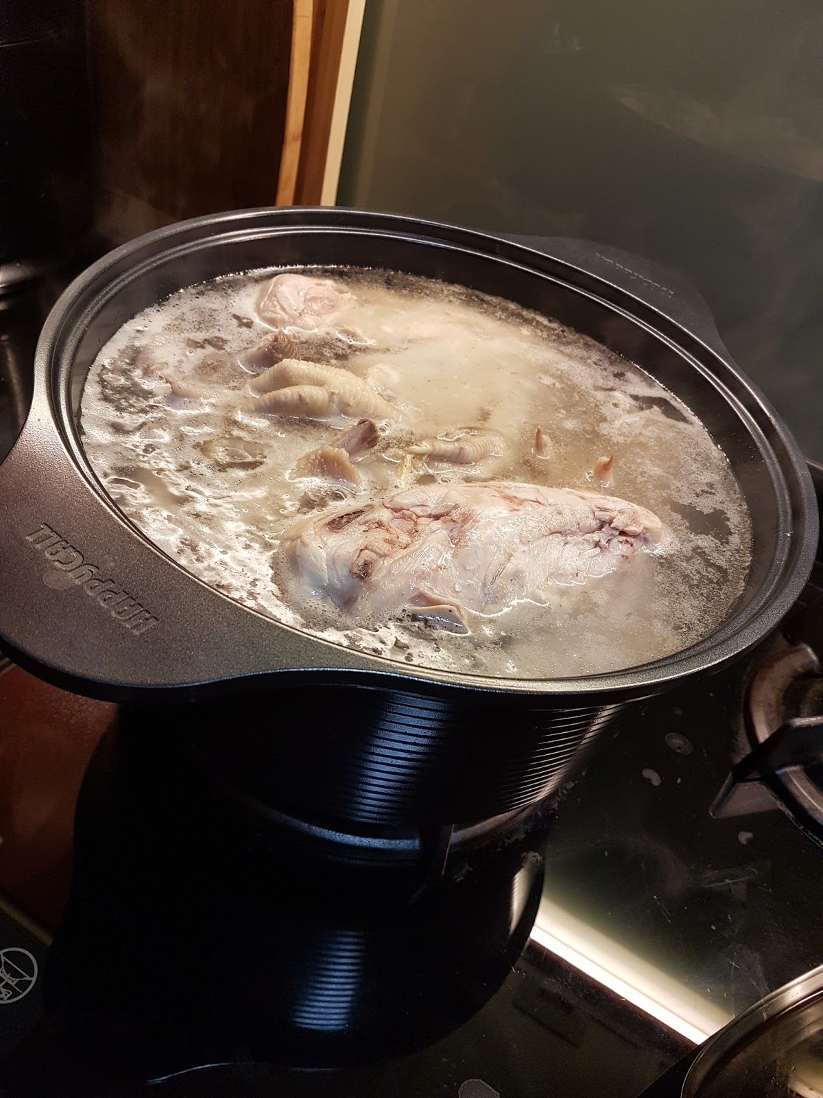 The Baking Biatch || by Cynthia Lim: Collagen Broth