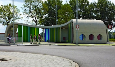 Halte dengan Desain Penuh Warna di Belanda ~ Grand Voyage