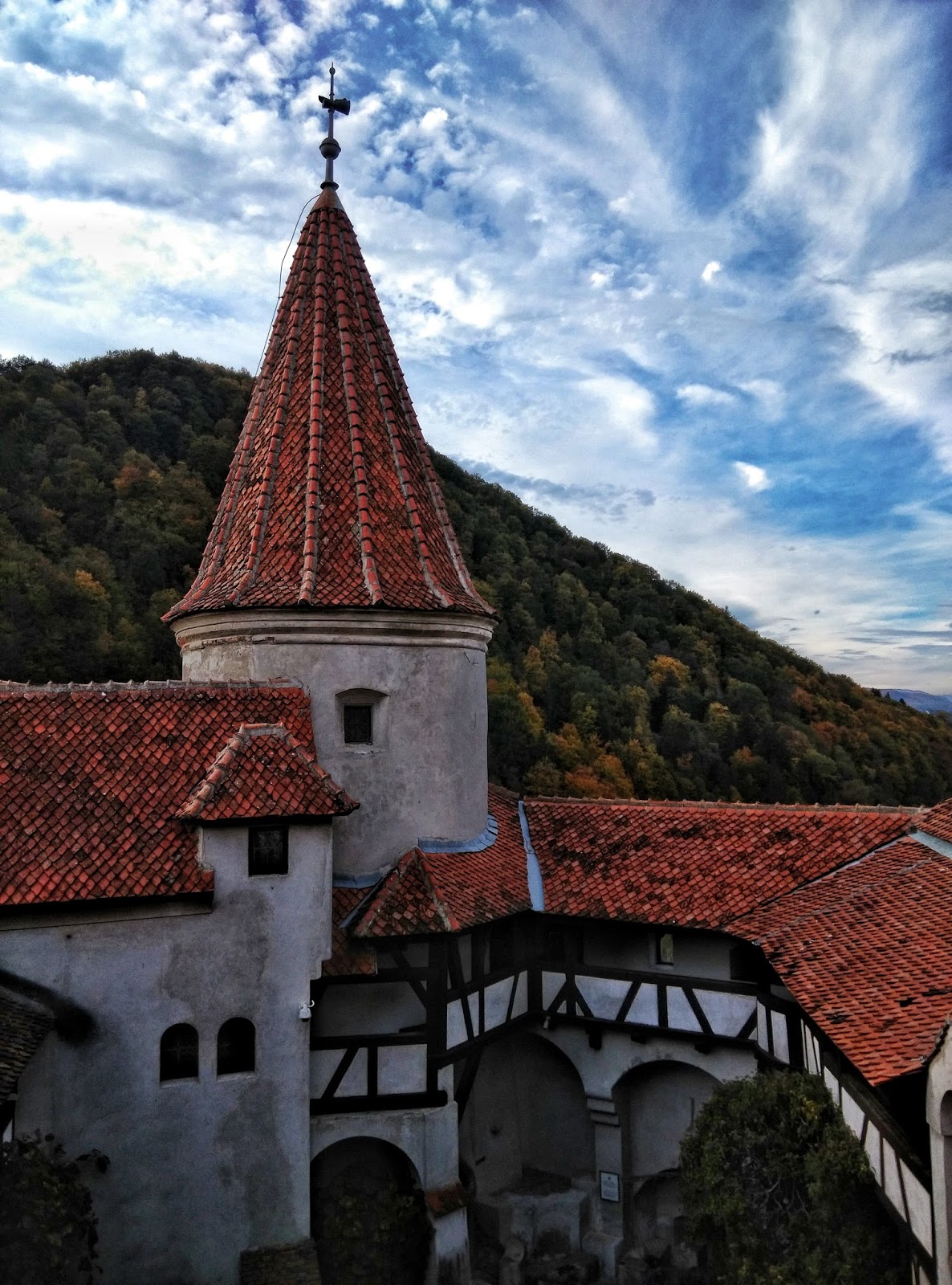 Il castello di Bran e la leggenda di Dracula, Transilvania The Bran ...