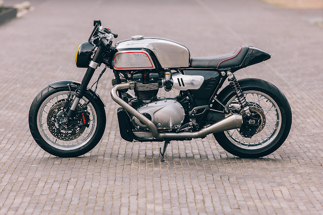 Blacktrack BT-02 THRUXMAN - RocketGarage - Cafe Racer Magazine