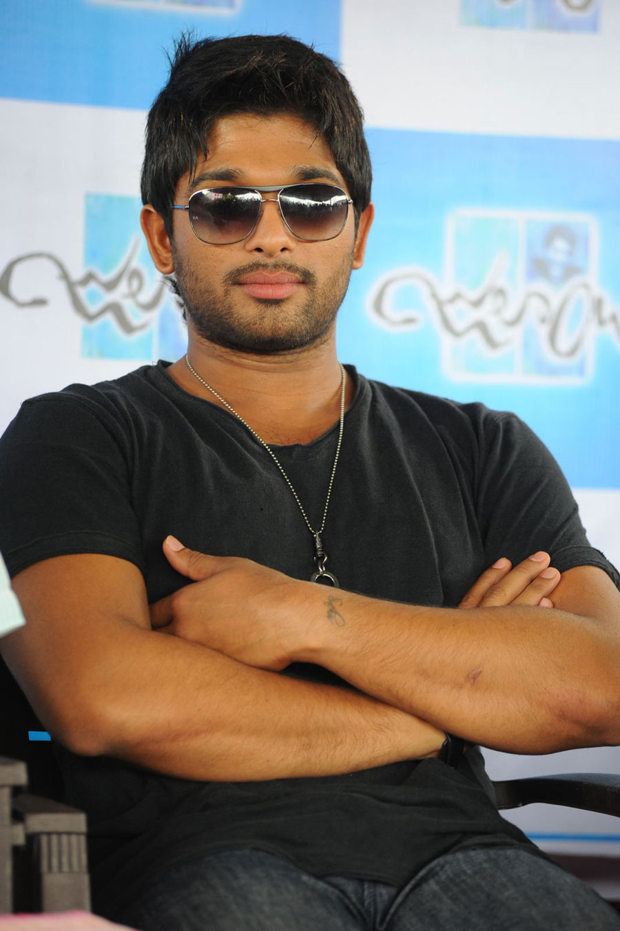 Allu Arjun latest Stylish Stills at Julayi Press Meet