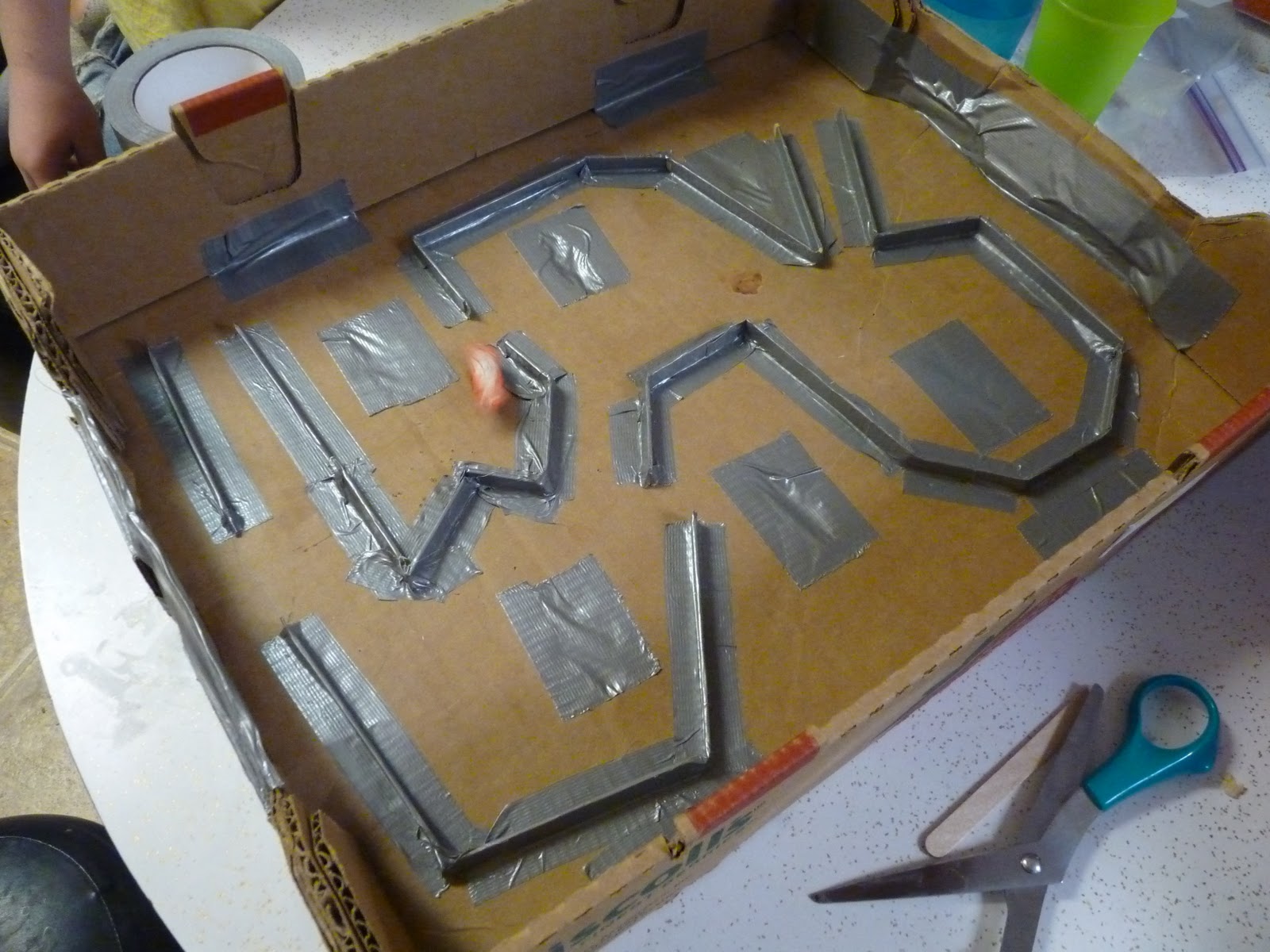 M&M Farm Life: DIY - HexBug Maze