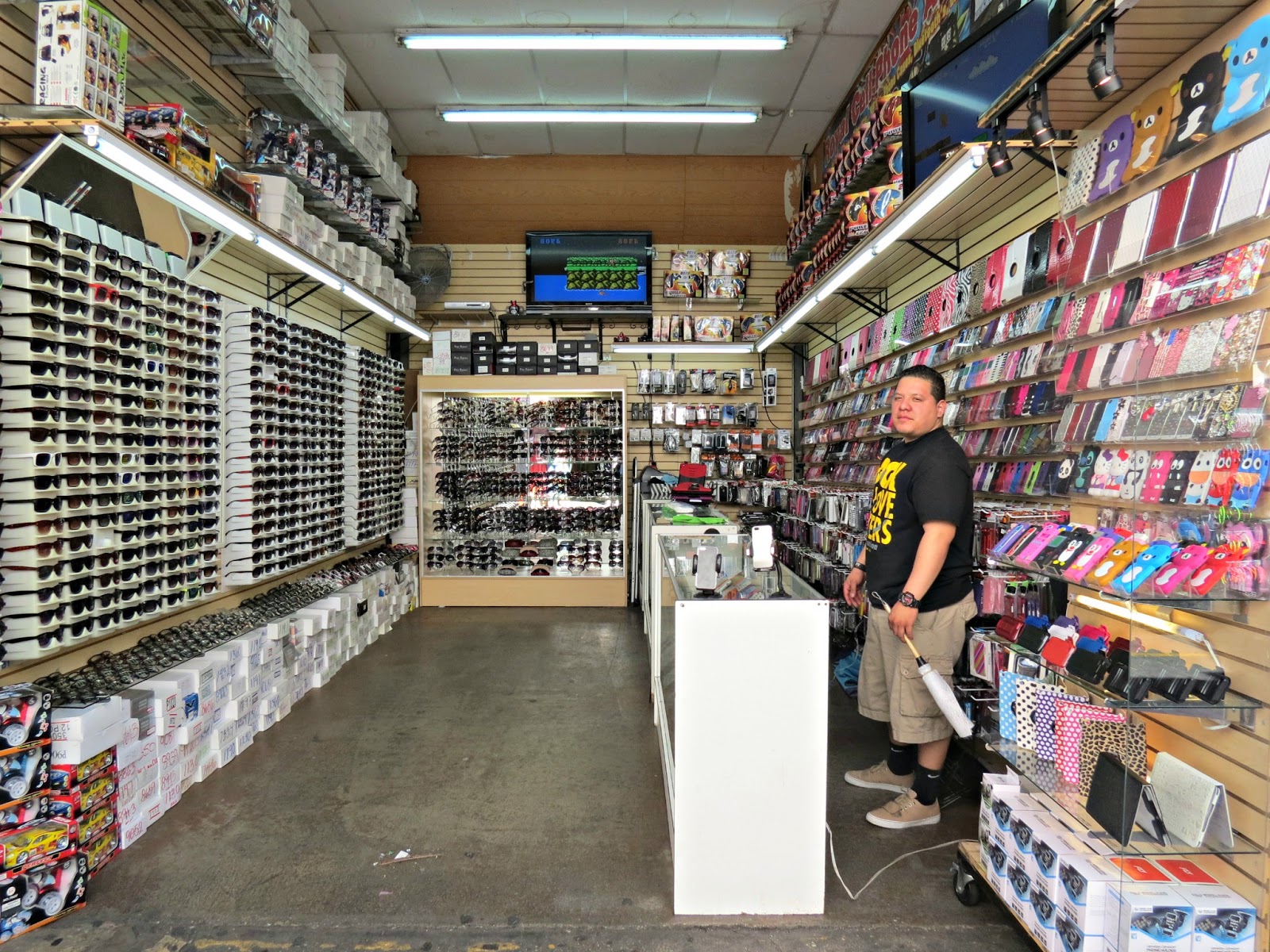 The Santee Alley: Cell Phone Accessories & Sunglasses