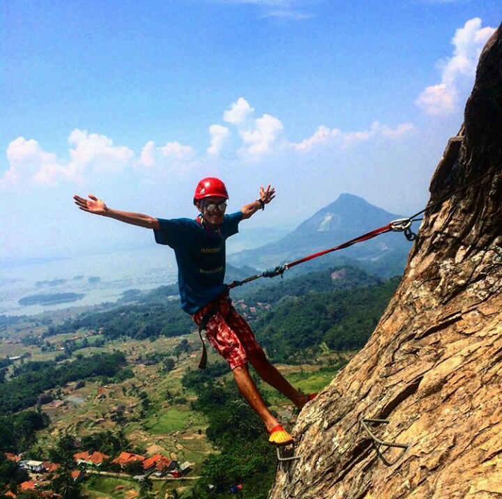 Climbing Via Ferata Gunung Parang Purwakarta