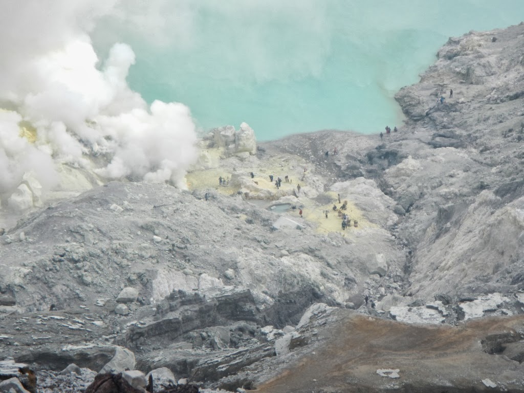 The Hobbit's Guide To Middle-Earth: Java Pt6: The Blue Acid Lake of ...