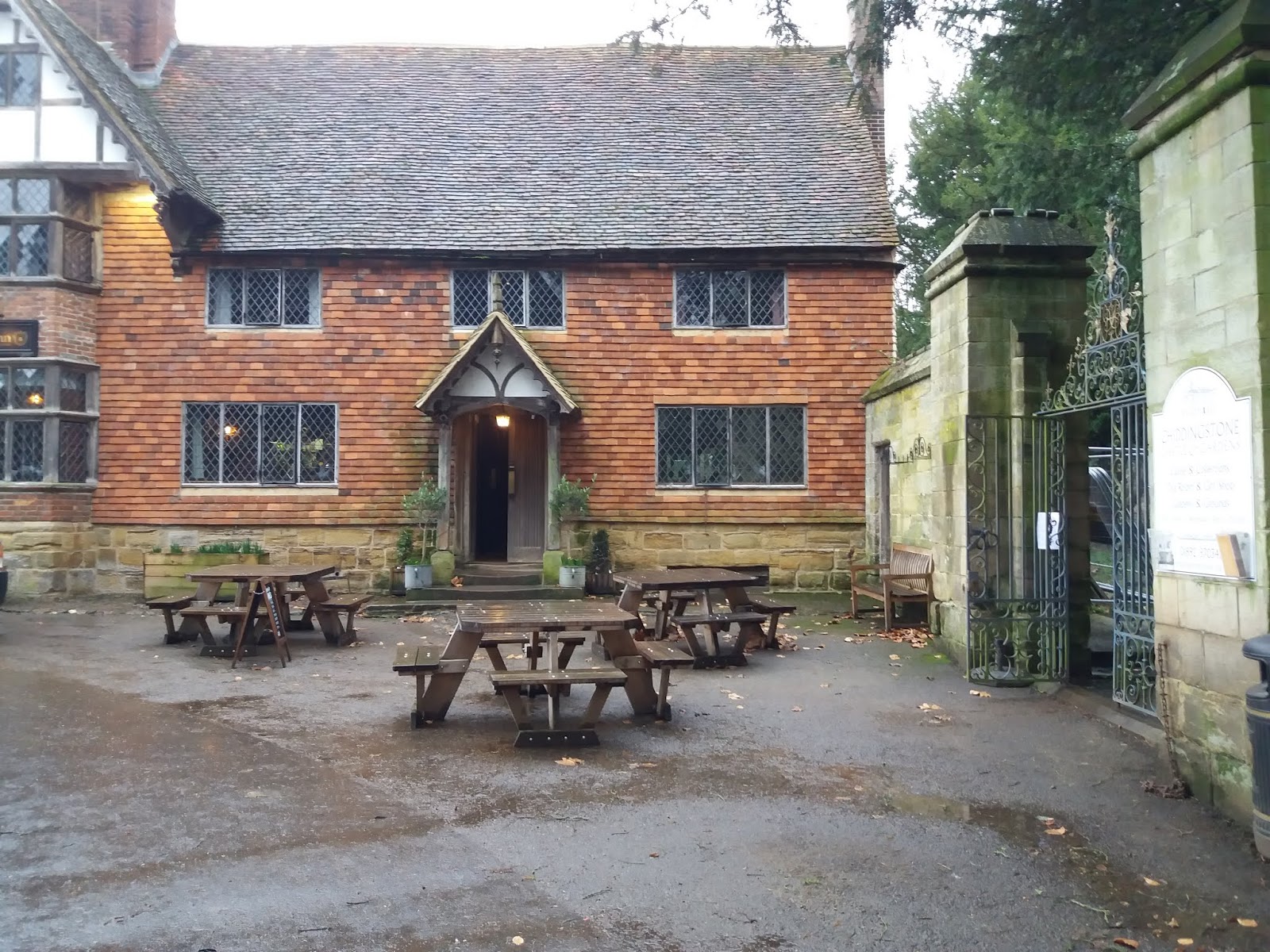 Paul's Beer & Travel Blog: The porter at the Castle gate