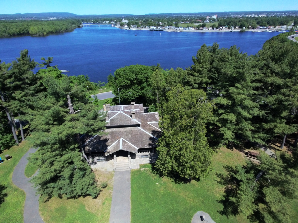 Michael's Scroll: Rockliffe Park pavilion / Le pavillion au parc Rockliffe