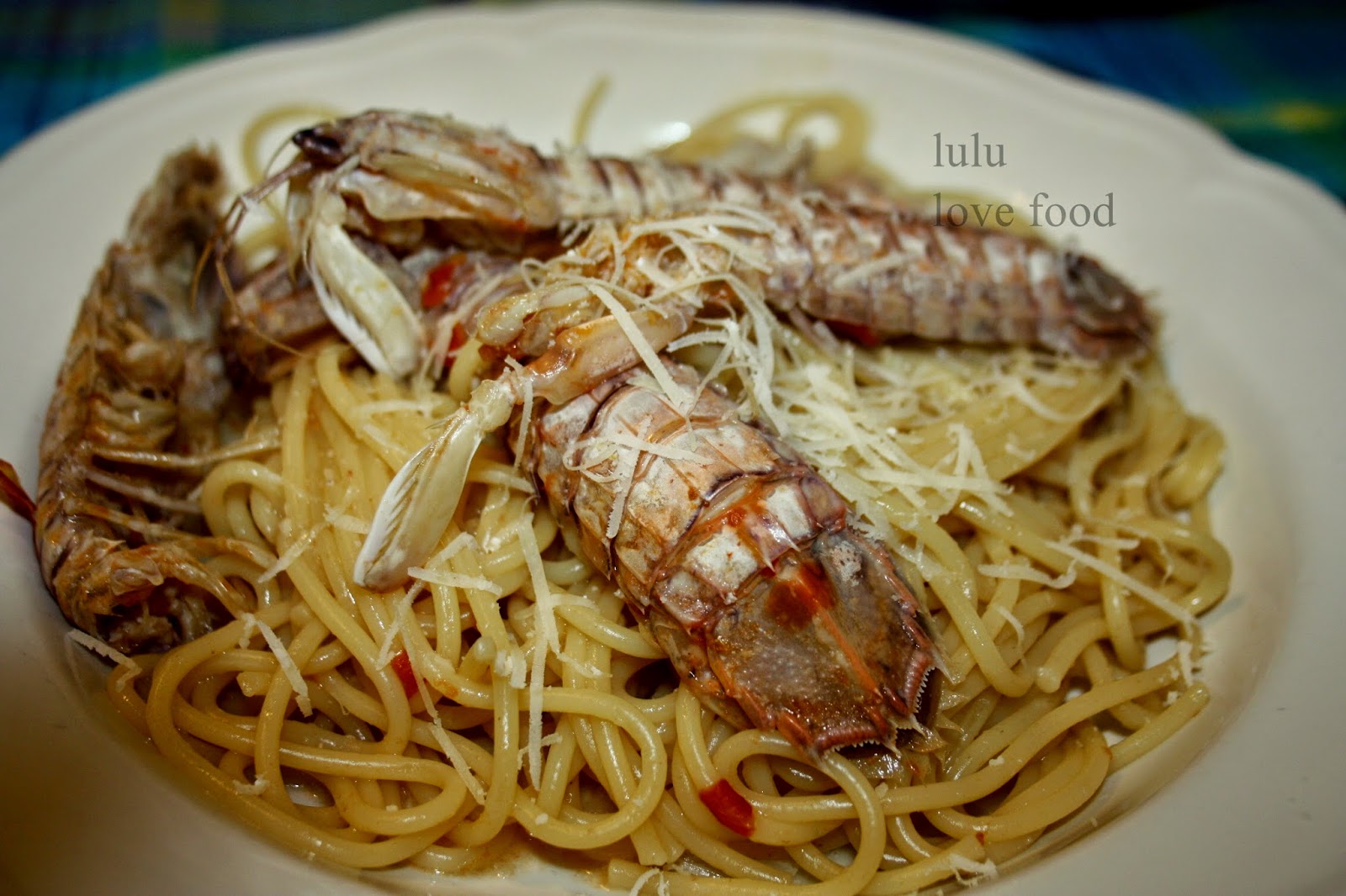 lulu love food and photo: Makarona spageti me gjinkalla deti :)