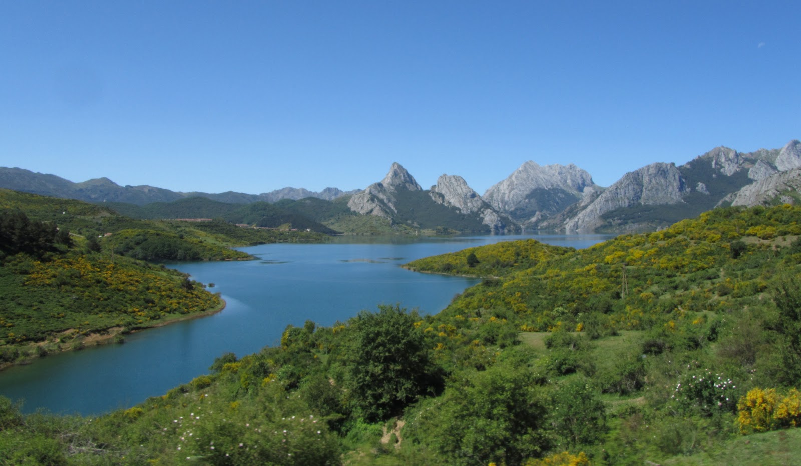Vivo y disfruto: RUTEANDO: VALLE DE VALDEÓN