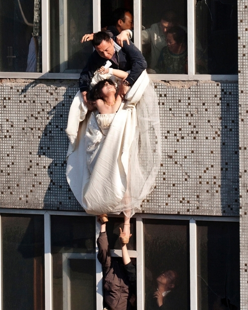 La importancia de morir a tiempo, Mario Mendoza - Una hoguera para que ...