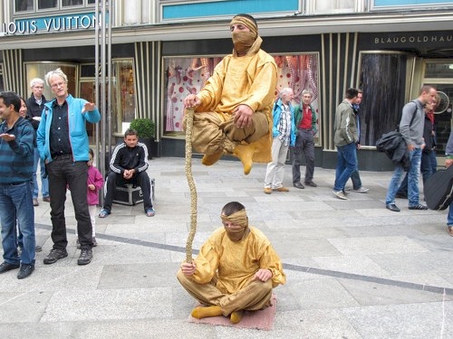 Here Is The Secret Behind The Levitating Performers " How do levitating ...
