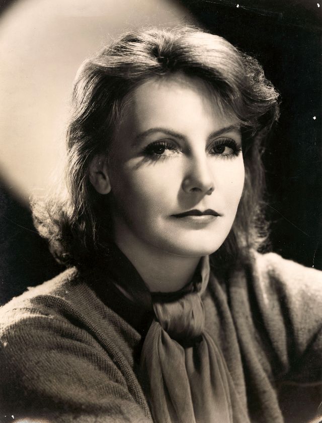 59 Beautiful Portrait Photos of Greta Garbo in 'Ninotchka' (1939) Taken ...