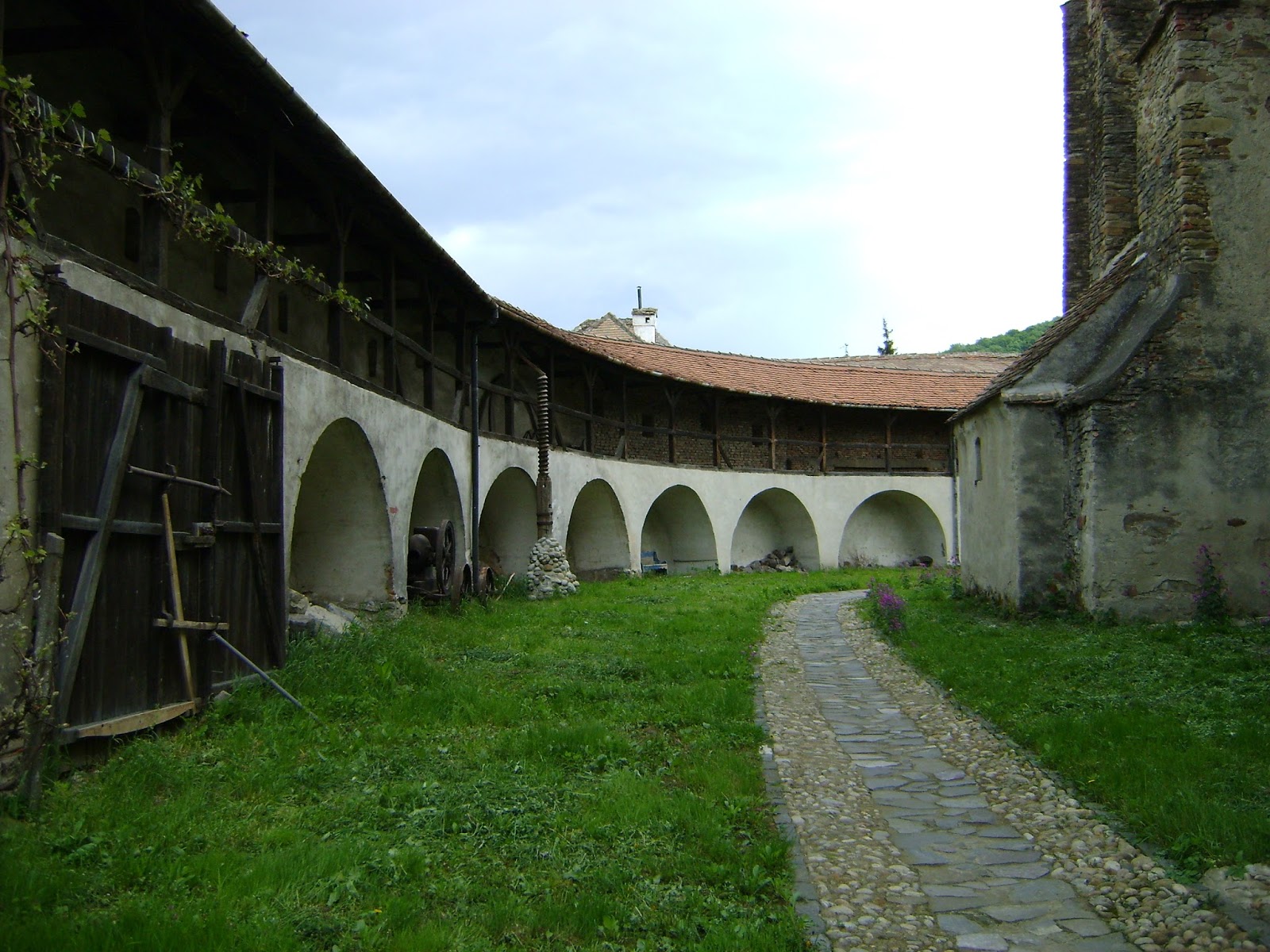 Ştiinţă pentru toţi: Biserica fortificată din Valea Viilor Jud. Sibiu