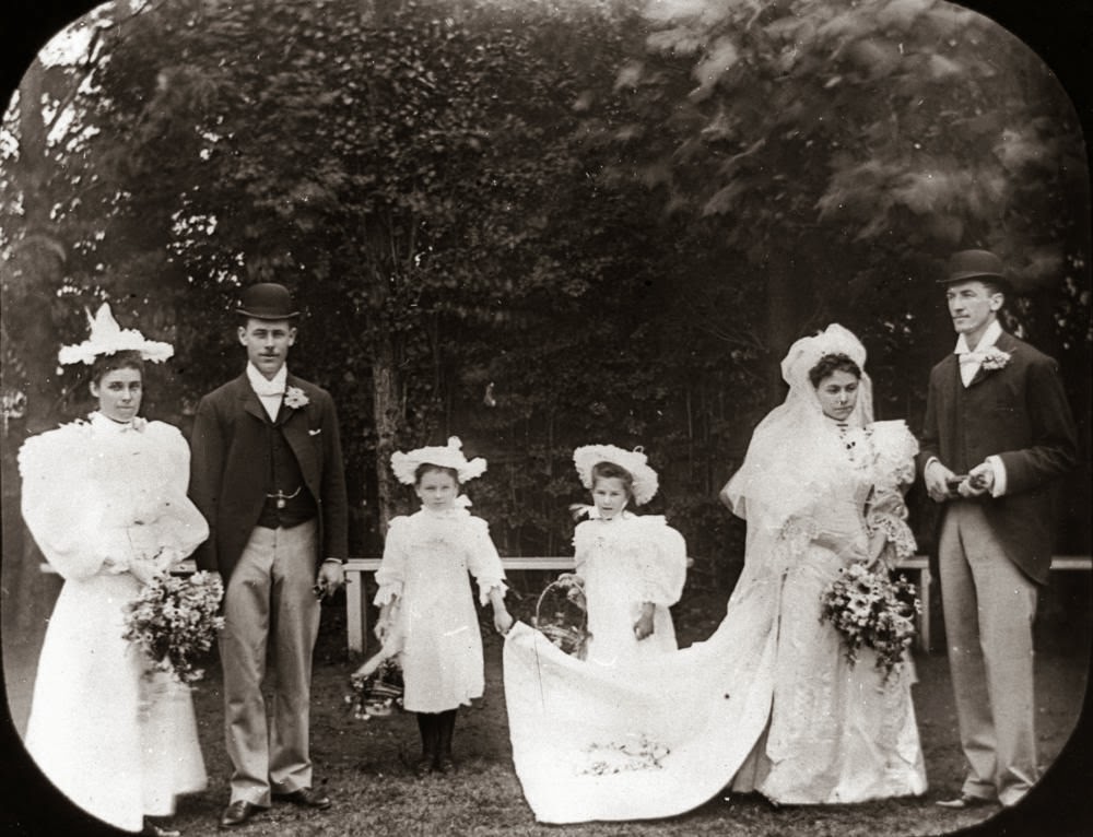 Jollett Etc.: Wedding Wednesday: Mystery Bride