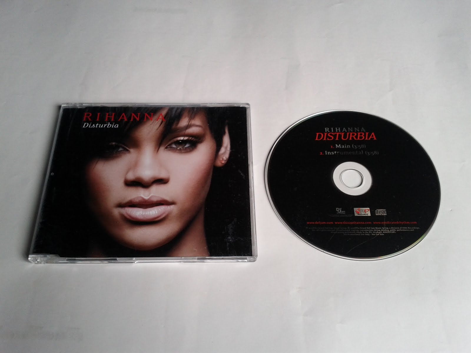 I Heart Collecting Music: Rihanna - Disturbia