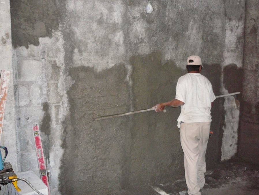 Aplanado de yeso y zarpeo