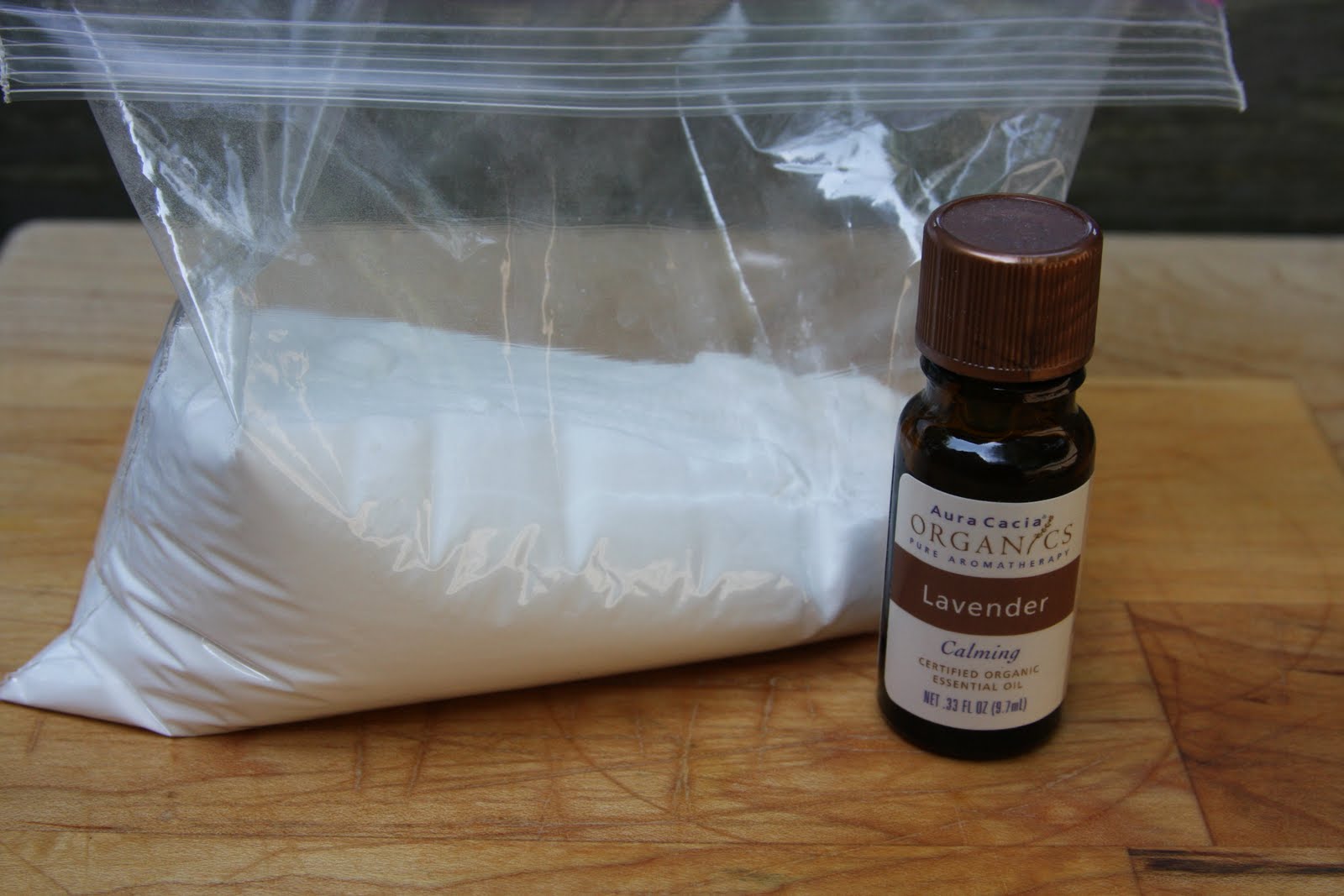 Me and My Pink Mixer: Household Tip Thursday - Homemade Carpet Freshener