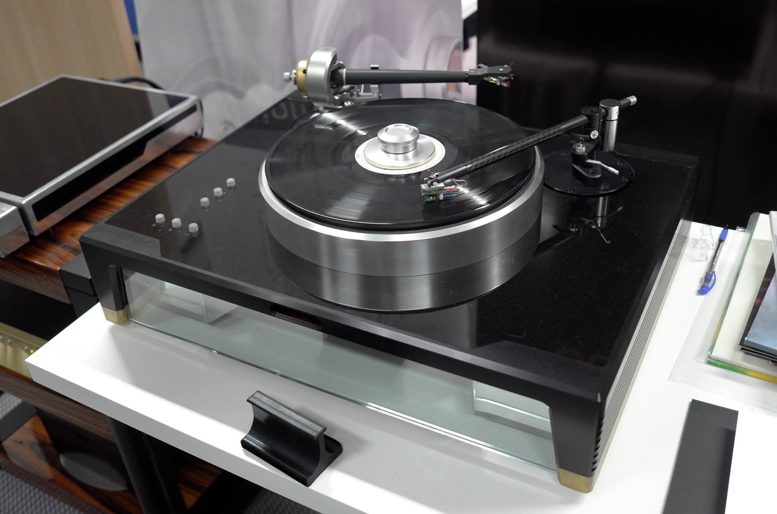 Alternative to Continuum Caliburn turntable – M & S | Ultimate High ...