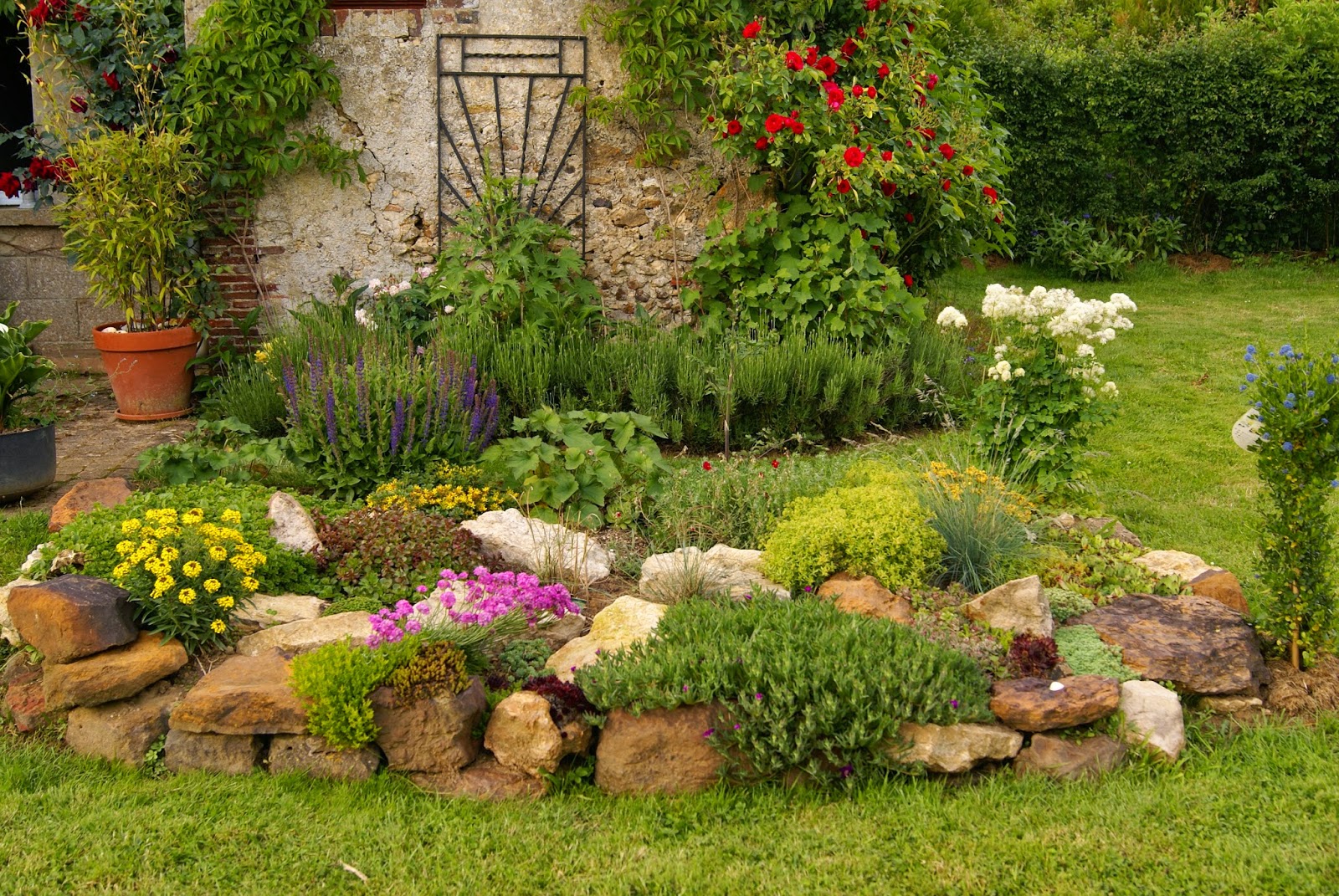 Le JarDin d'aLeCs: Ma petite rocaille