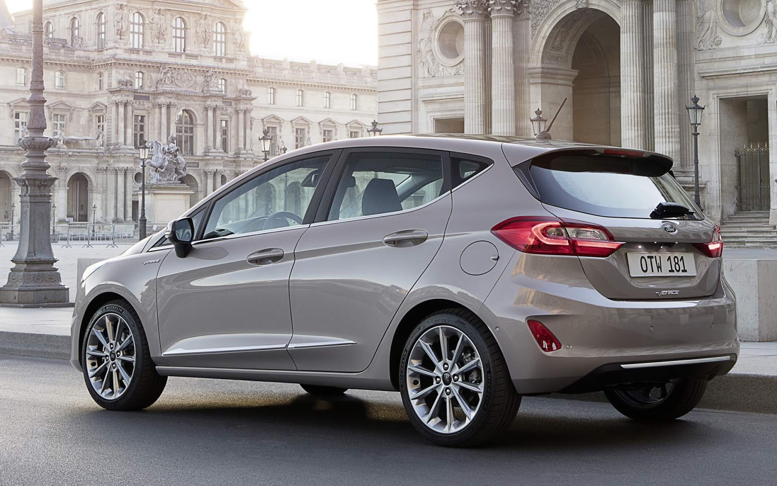 Novos Focus e Fiesta 2020 terão versões híbridas na Europa