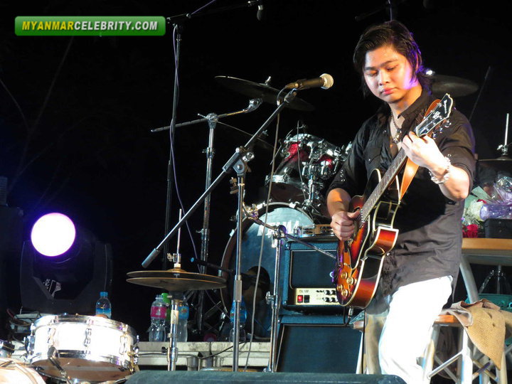 PHOTO: Zaw Win Htut's One Man Show in Yangon